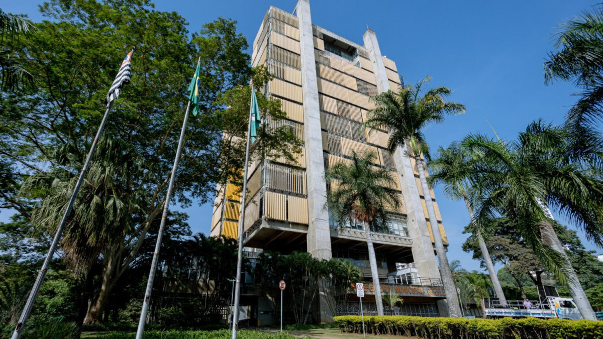 Prefeitura propõe reestruturação administrativa com redução de 339 cargos